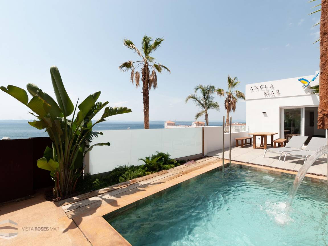 210 M² House ∙ 3 Bedrooms ∙ 6 Guests - Roses