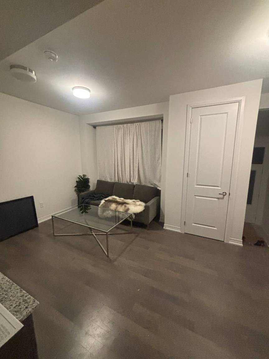 1500 M² Talo ∙ 4 Makuuhuonetta ∙ 5 Vierasta - Brampton