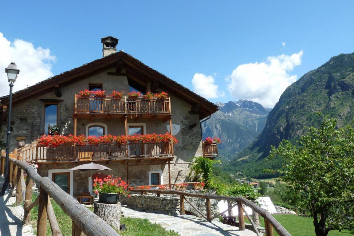 70 M² Apartment ∙ 2 Bedrooms ∙ 6 Guests - Aosta Valley