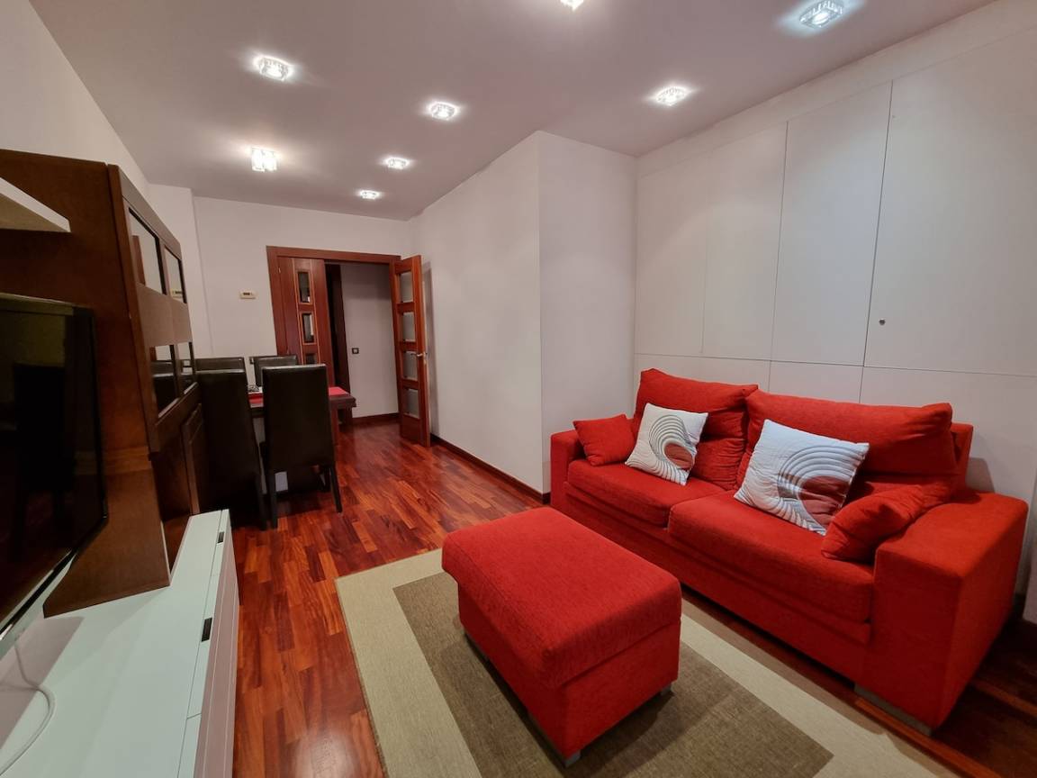75 M² Apartment ∙ 2 Bedrooms ∙ 4 Guests - Oviedo