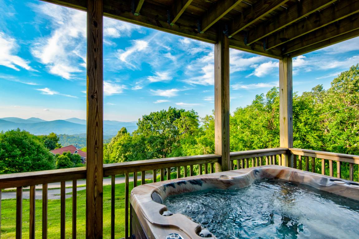 House ∙ 3 Bedrooms ∙ 10 Guests - Boone, NC