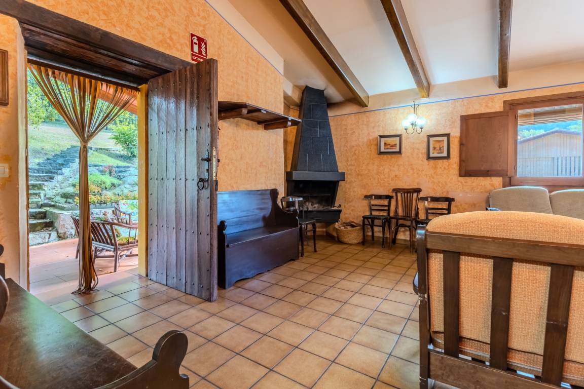 200 M² Casa ∙ 8 Habitaciones ∙ 20 Huéspedes - Olot