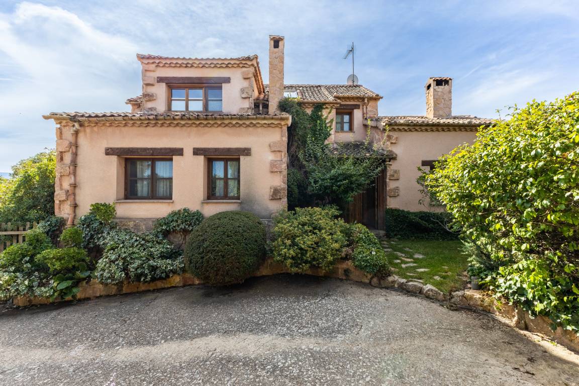 240 M² Huis ∙ 5 Slaapkamers ∙ 12 Gasten - Segovia