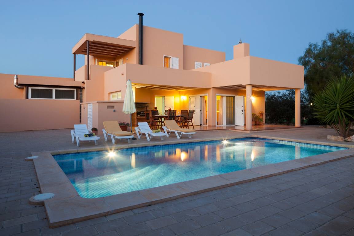 242 M² Villa ∙ 4 Bedrooms ∙ 8 Guests - Ibiza
