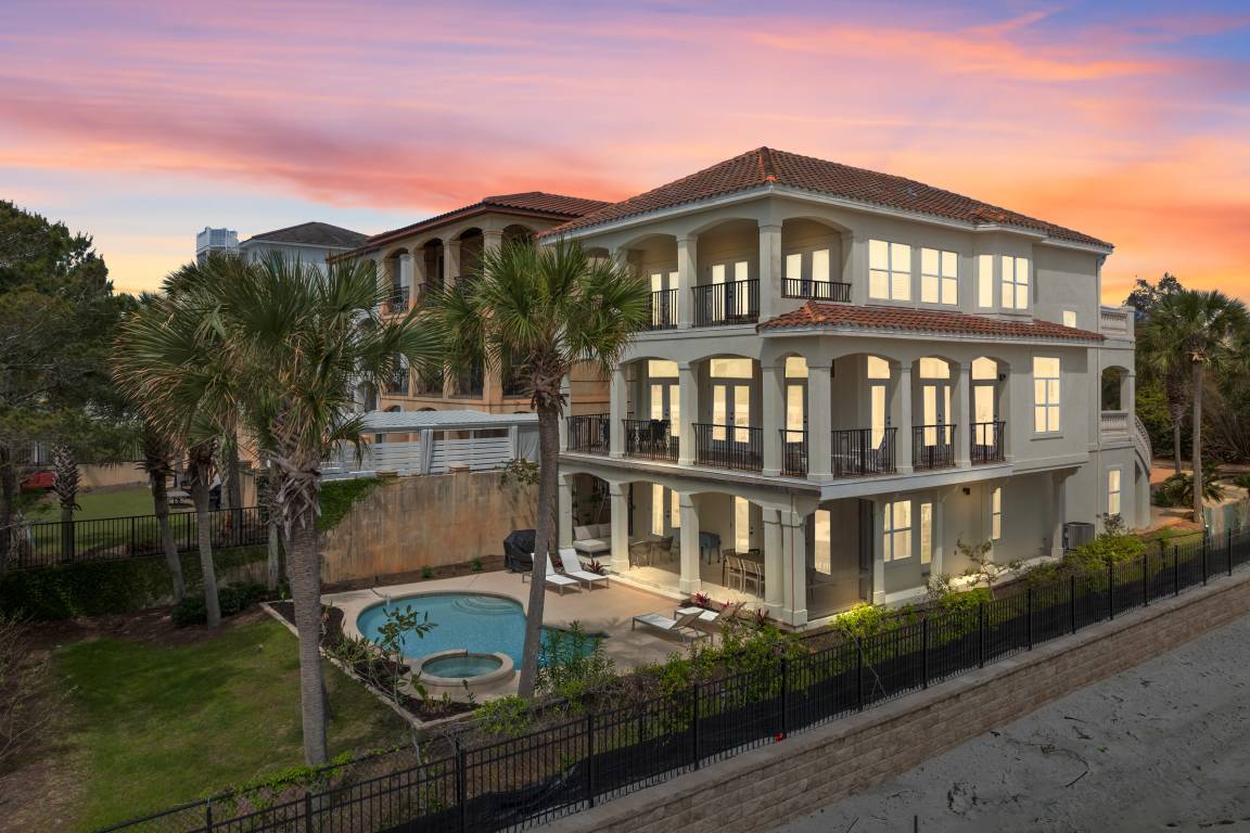 378 M² Villa ∙ 4 Bedrooms ∙ 16 Guests - Miramar Beach, FL