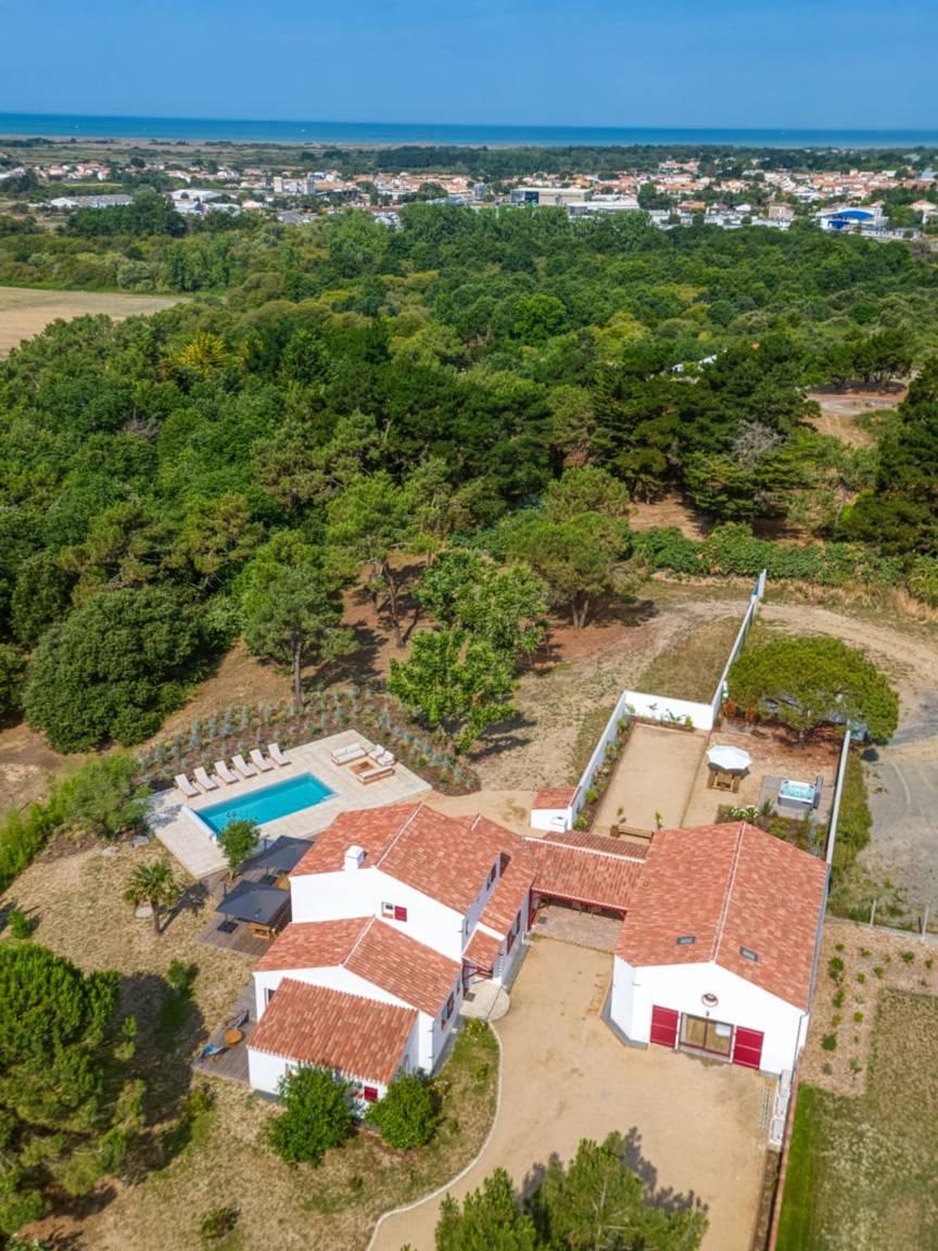 250 M² Apartment ∙ 6 Bedrooms ∙ 16 Guests - Vendée