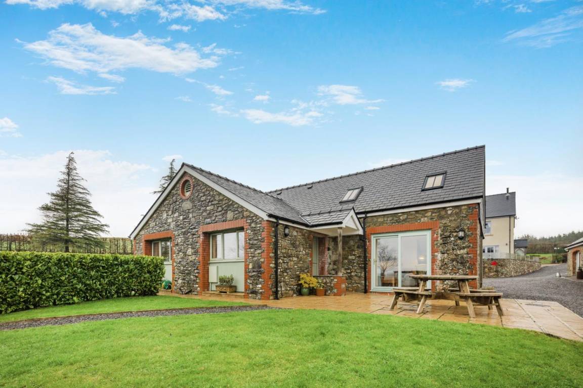 Cottage ∙ 2 Bedrooms ∙ 4 Guests - Llandeilo