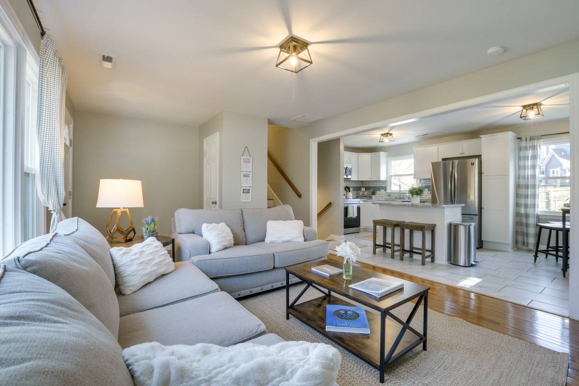202 M² House ∙ 4 Bedrooms ∙ 10 Guests - High Point University, High Point