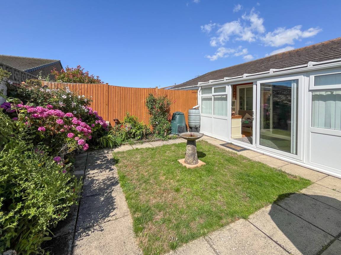 Cottage ∙ 2 Bedrooms ∙ 4 Guests - Bognor Regis