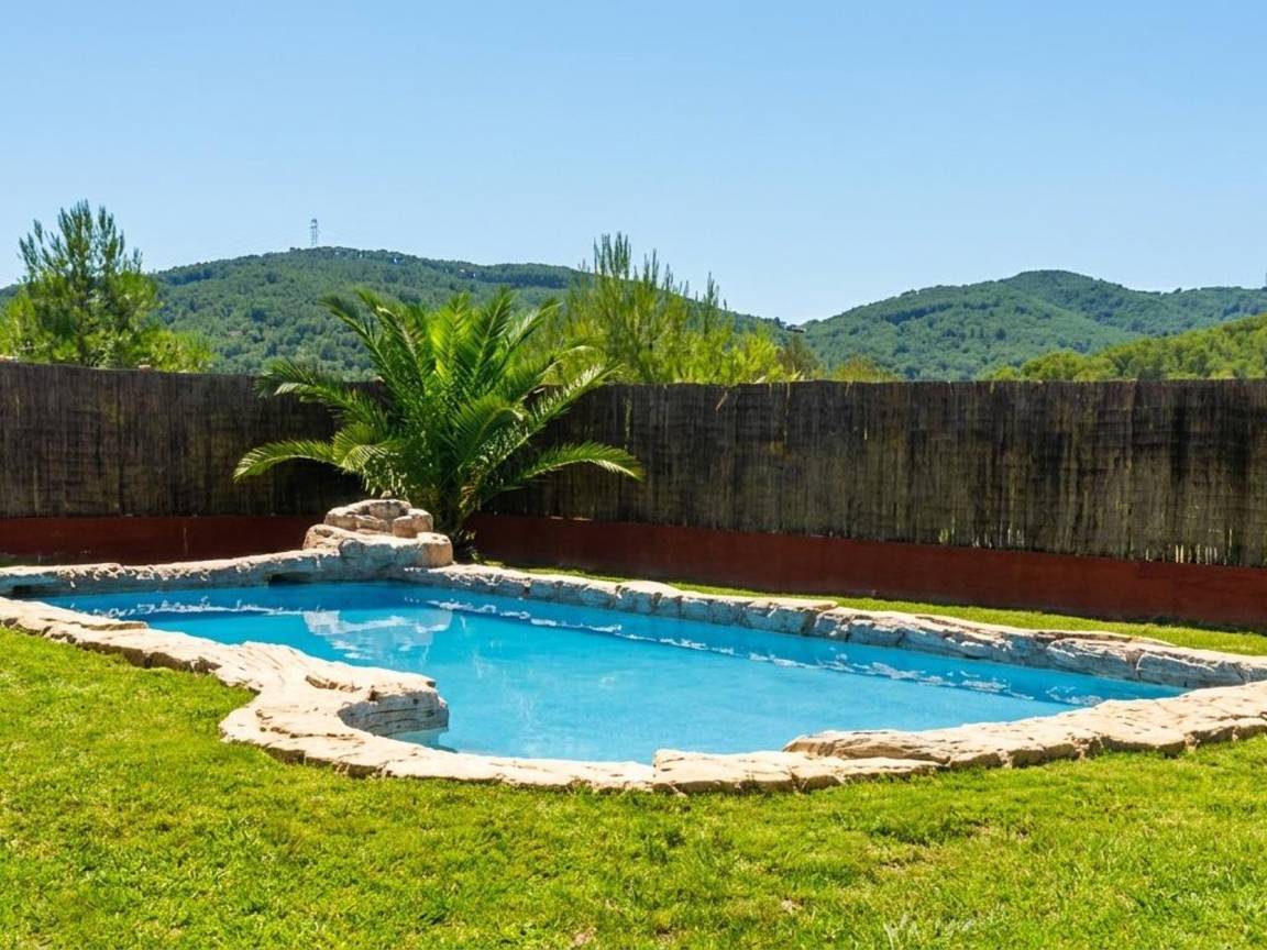 250 M² Villa ∙ 5 Bedrooms ∙ 10 Guests - Sitges