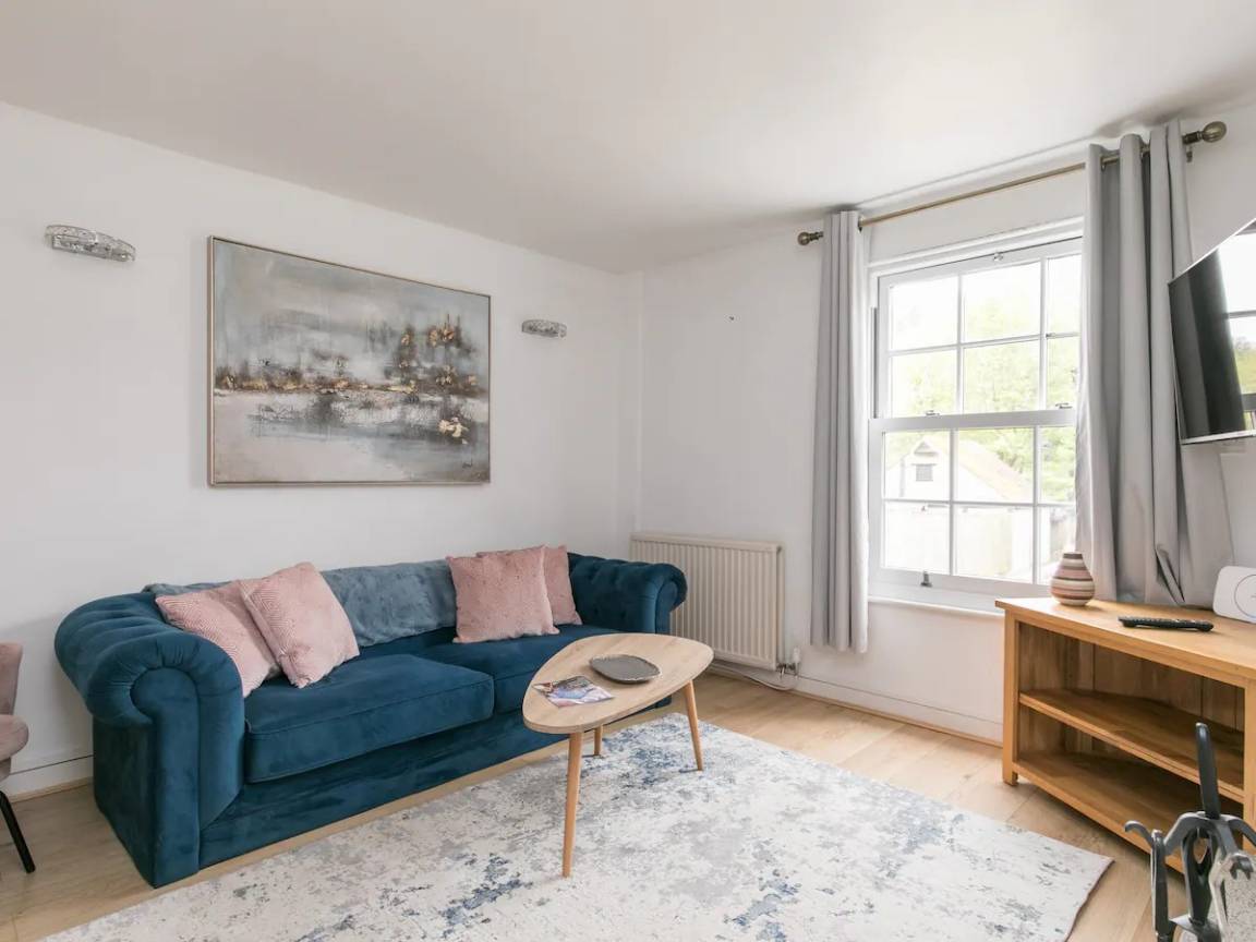 56 M² House ∙ 2 Bedrooms ∙ 4 Guests - Buckinghamshire New University