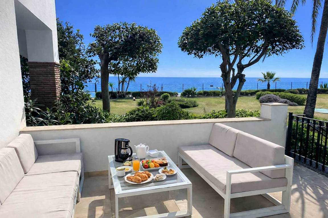 90 M² Apartamento ∙ 2 Habitaciones ∙ 4 Huéspedes - Estepona
