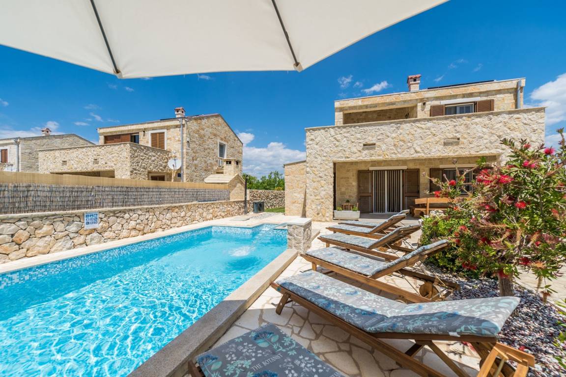 130 M² Villa ∙ 3 Schlafzimmer ∙ 6 Gäste - Nin