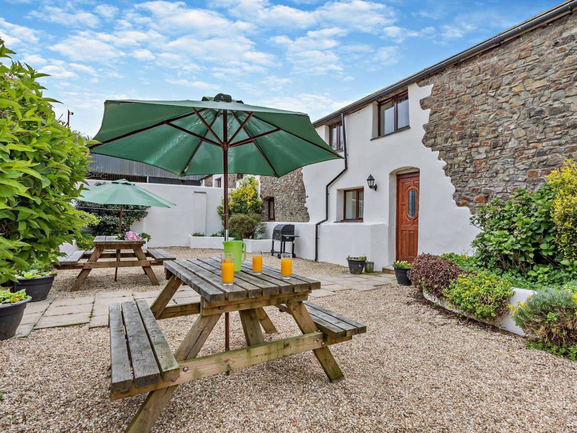 Cottage ∙ 6 Bedrooms ∙ 12 Guests - Welcombe