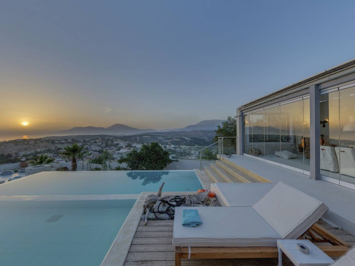 350 M² House ∙ 4 Bedrooms ∙ 8 Guests - Pitsidia
