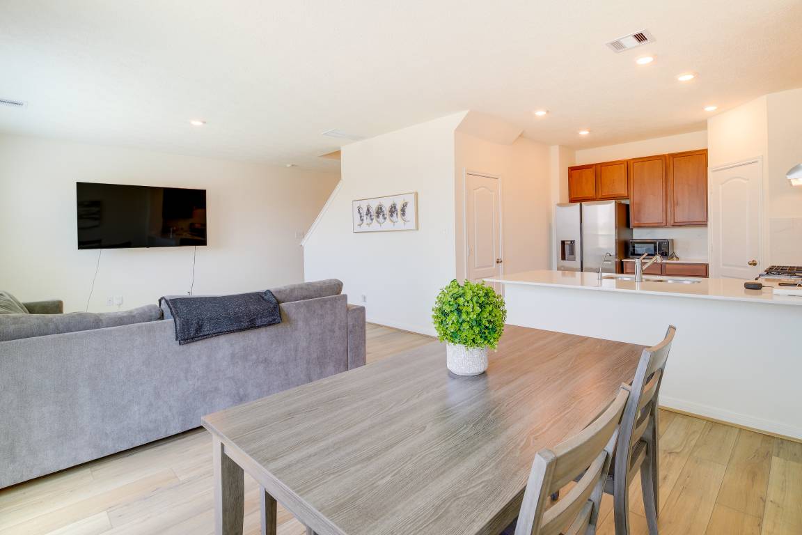 165 M² House ∙ 3 Bedrooms ∙ 6 Guests - Humble, TX