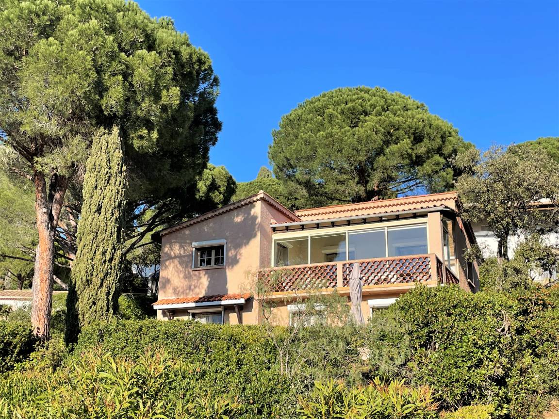 100 M² Villa ∙ 5 Bedrooms ∙ 10 Guests - Le Lavandou
