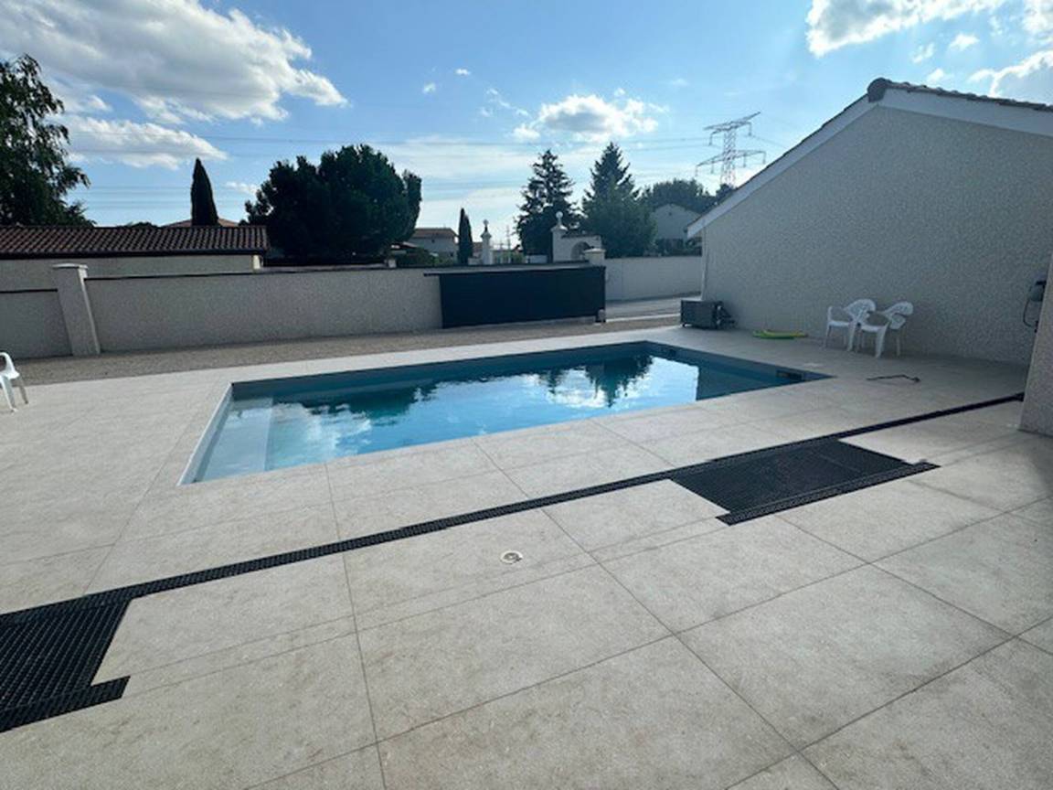 120 M² Maison De Vacances ∙ 8 Chambres ∙ 15 Personnes - Bourgoin-Jallieu