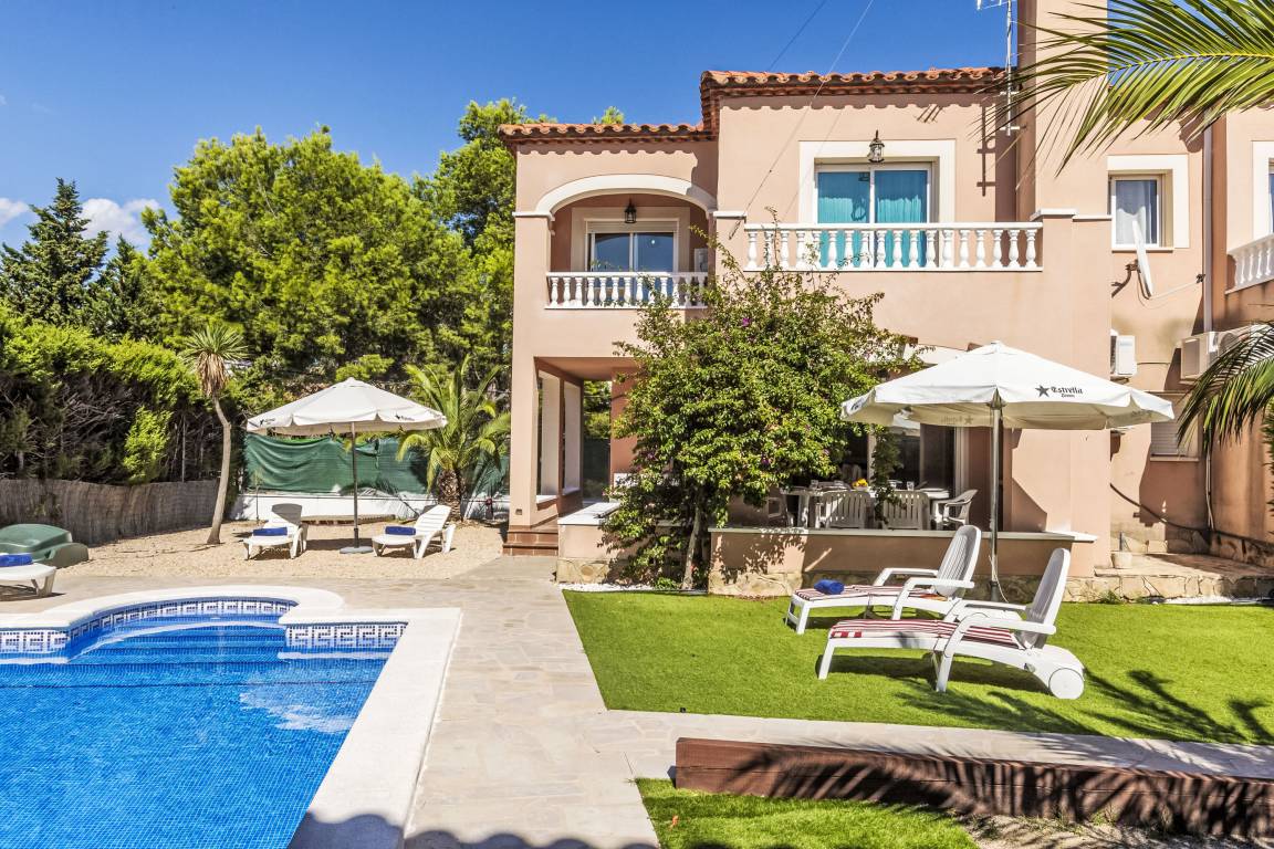 140 M² Chalet ∙ 4 Habitaciones ∙ 8 Huéspedes - Costa Dorada (España)