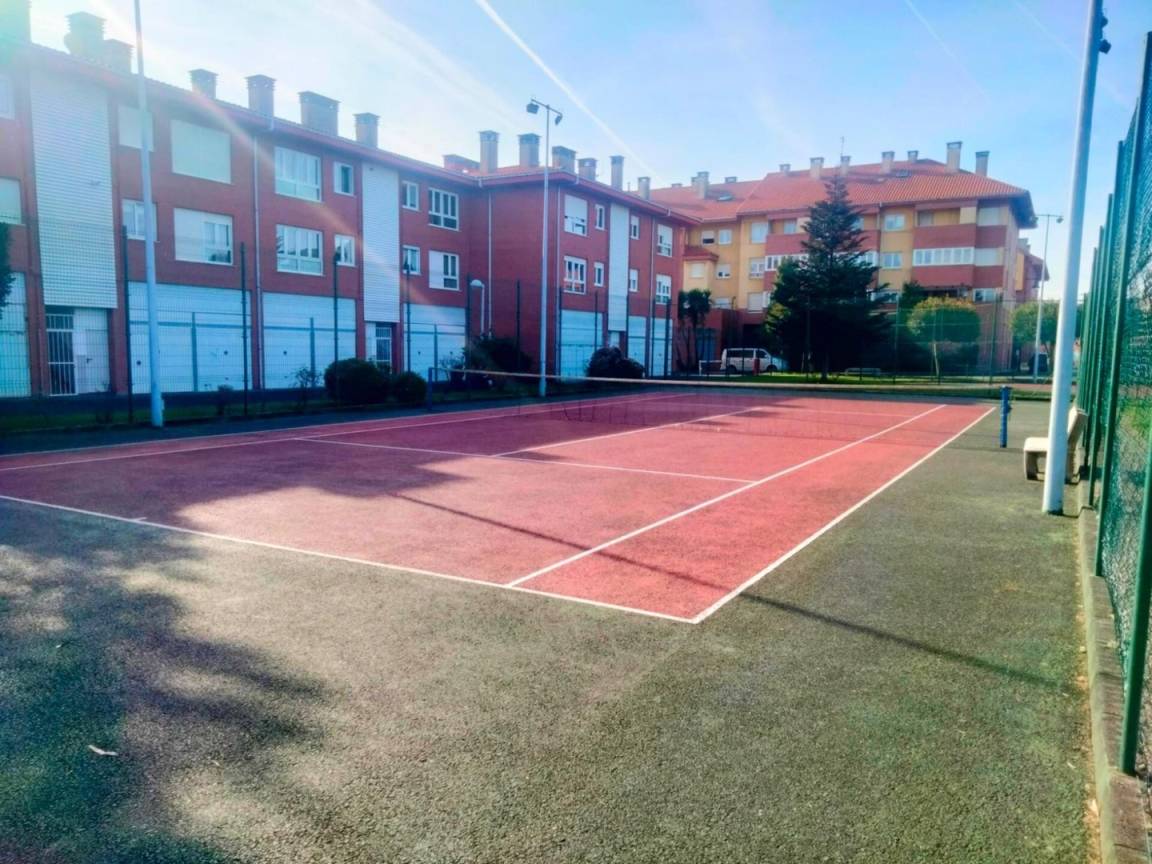 70 M² Huoneisto ∙ 2 Makuuhuonetta ∙ 4 Vierasta - Avilés