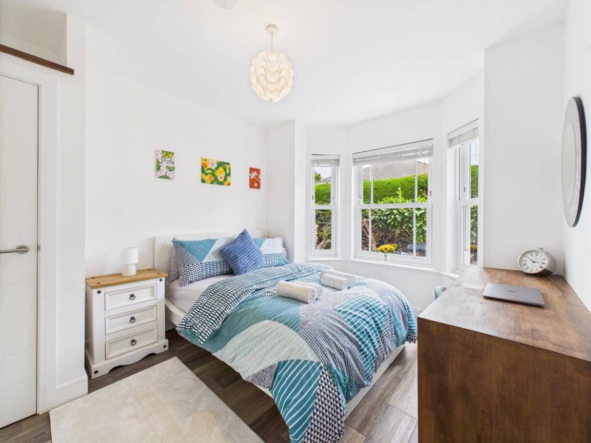 57 M² House ∙ 4 Bedrooms ∙ 8 Guests - Henley-on-Thames