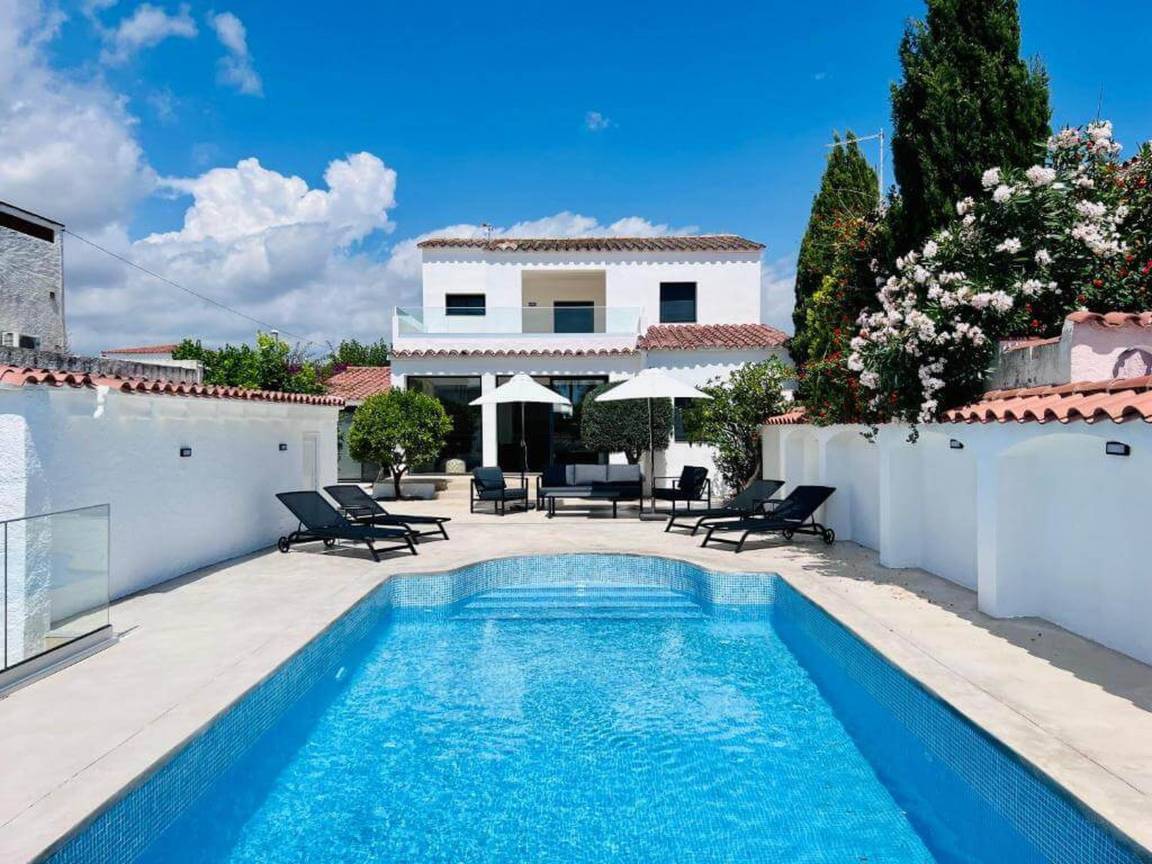 170 M² Maison De Vacances ∙ 4 Chambres ∙ 8 Personnes - Empuriabrava