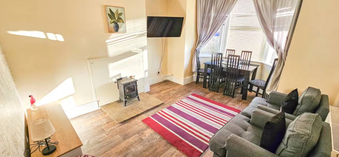 85 M² House ∙ 2 Bedrooms ∙ 6 Guests - Edinburgh