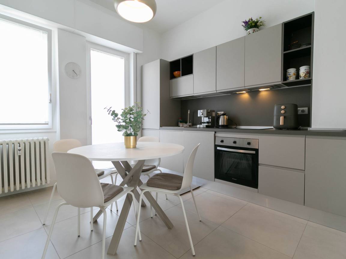 105 M² Ferienwohnung ∙ 2 Schlafzimmer ∙ 4 Gäste - Lecco
