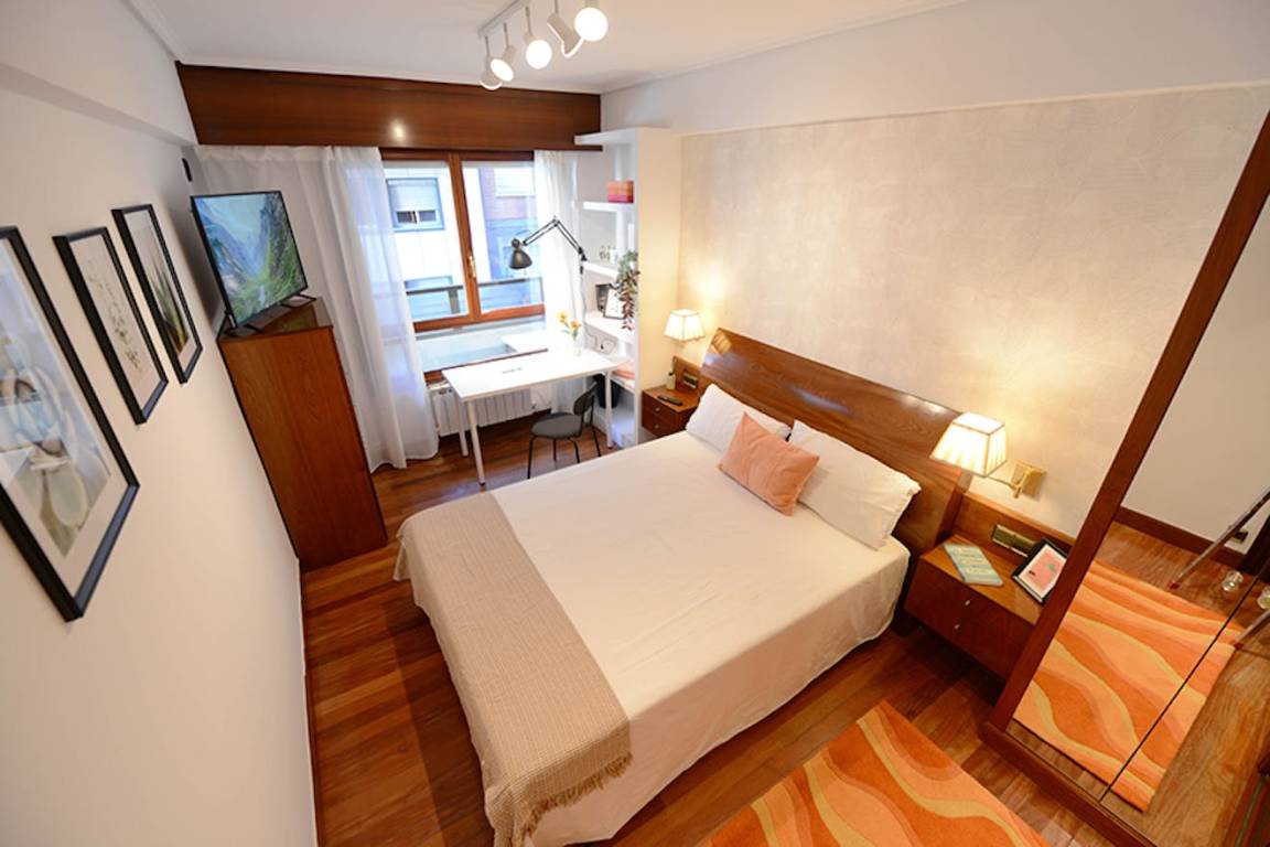 80 M² Private Room ∙ 1 Bedroom ∙ 2 Guests - Bilbao