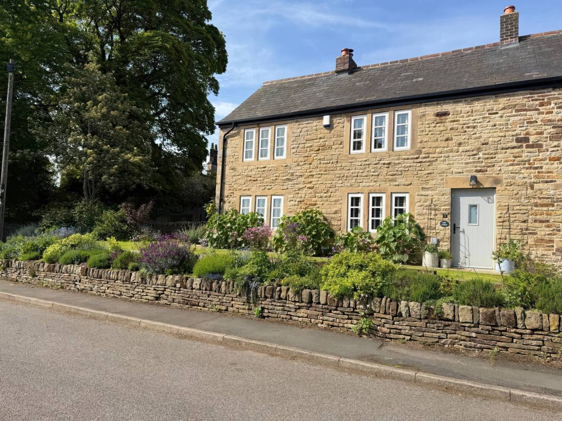 Cottage ∙ 2 Bedrooms ∙ 4 Guests - Chesterfield