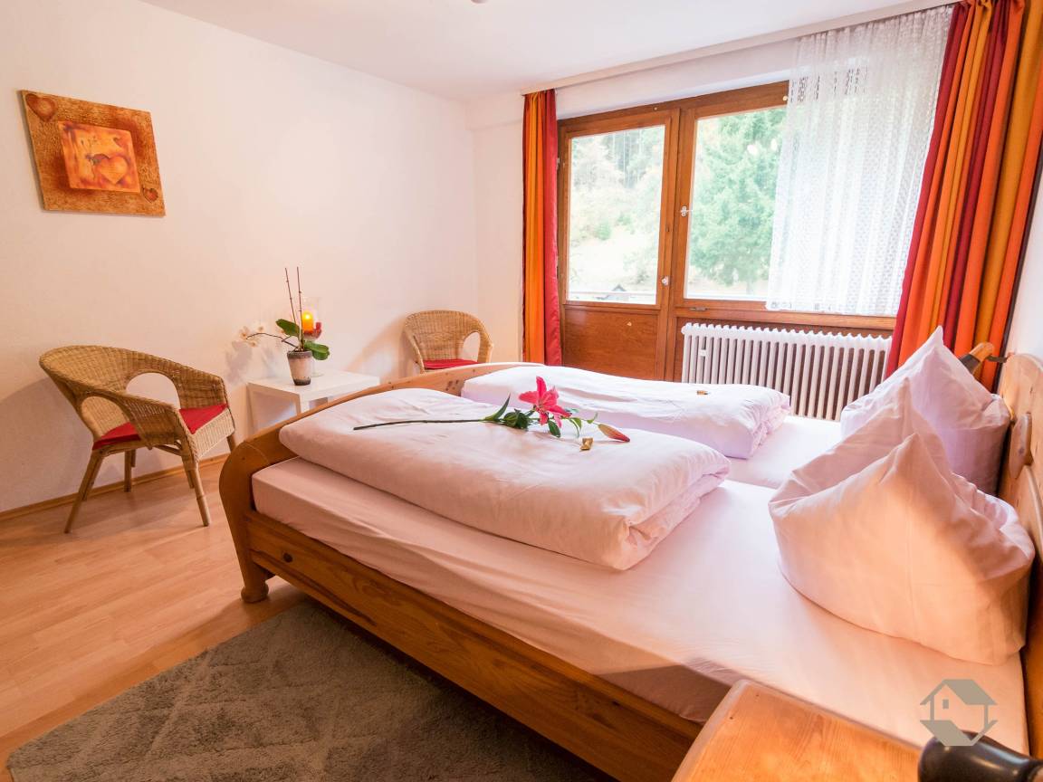 75 M² Ferienwohnung ∙ 2 Schlafzimmer ∙ 4 Gäste - Wildberg
