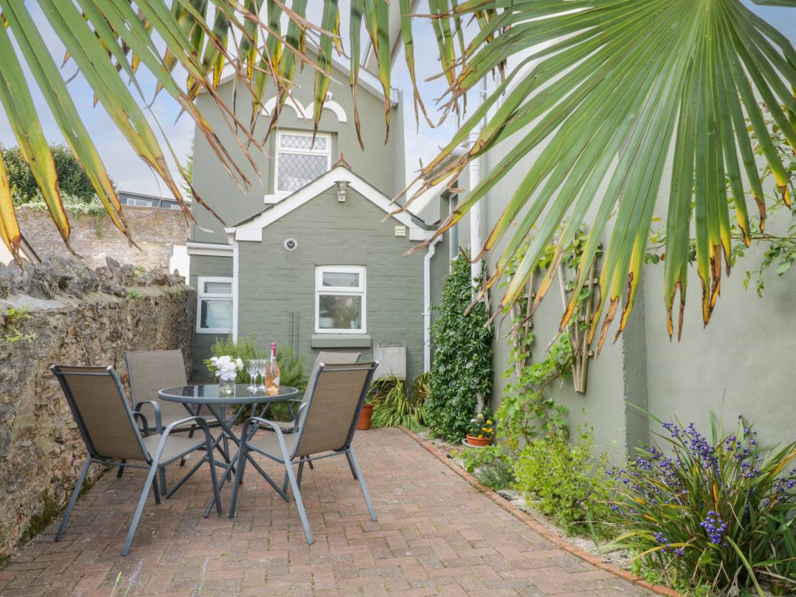 Cottage ∙ 2 Bedrooms ∙ 4 Guests - Dartmouth
