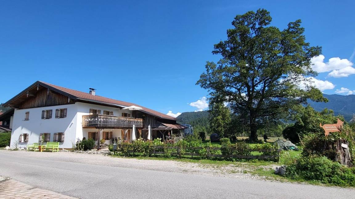 68 M² Ferienwohnung ∙ 1 Schlafzimmer ∙ 4 Gäste - Hopferau
