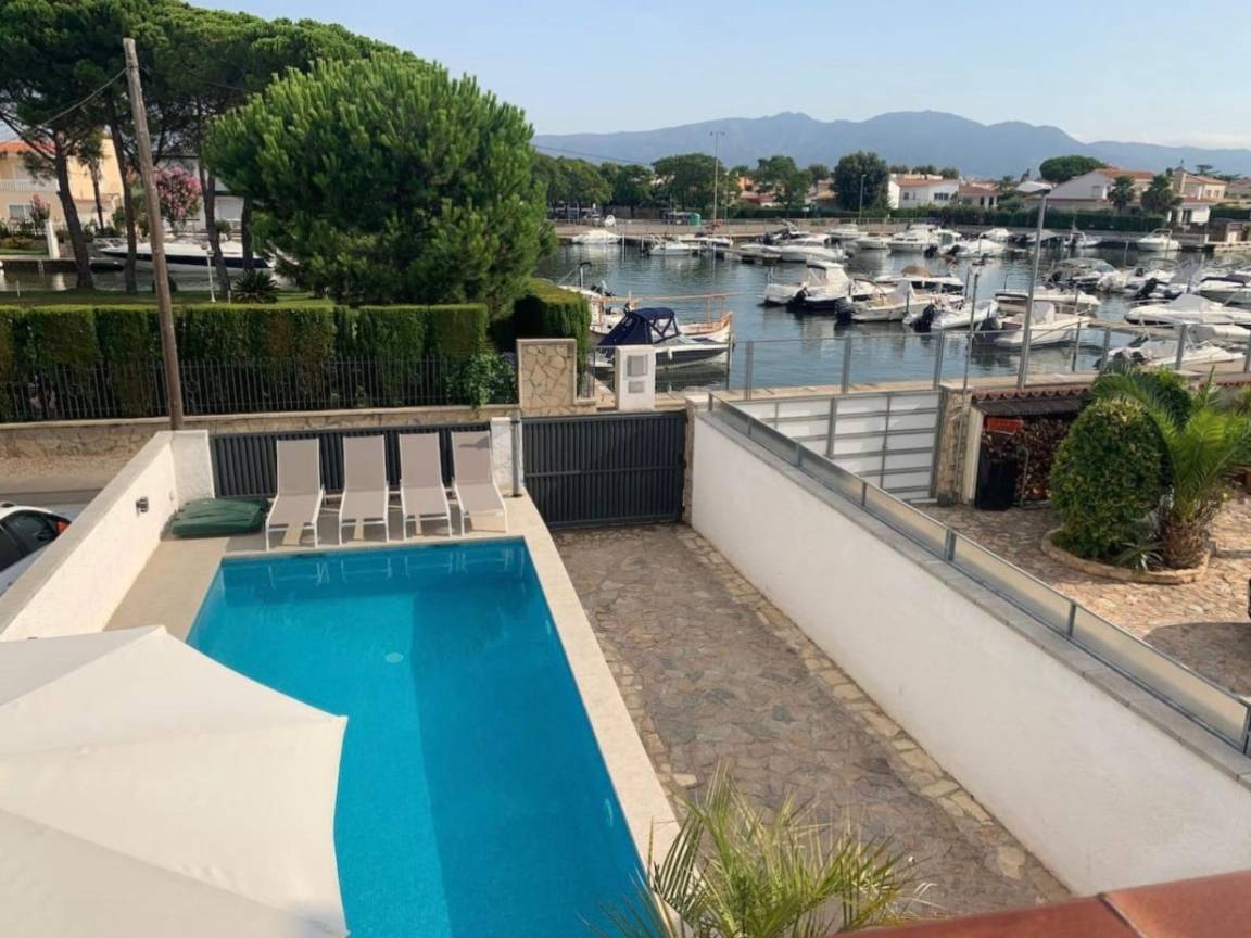 100 M² House ∙ 1 Bedroom ∙ 6 Guests - Empuriabrava