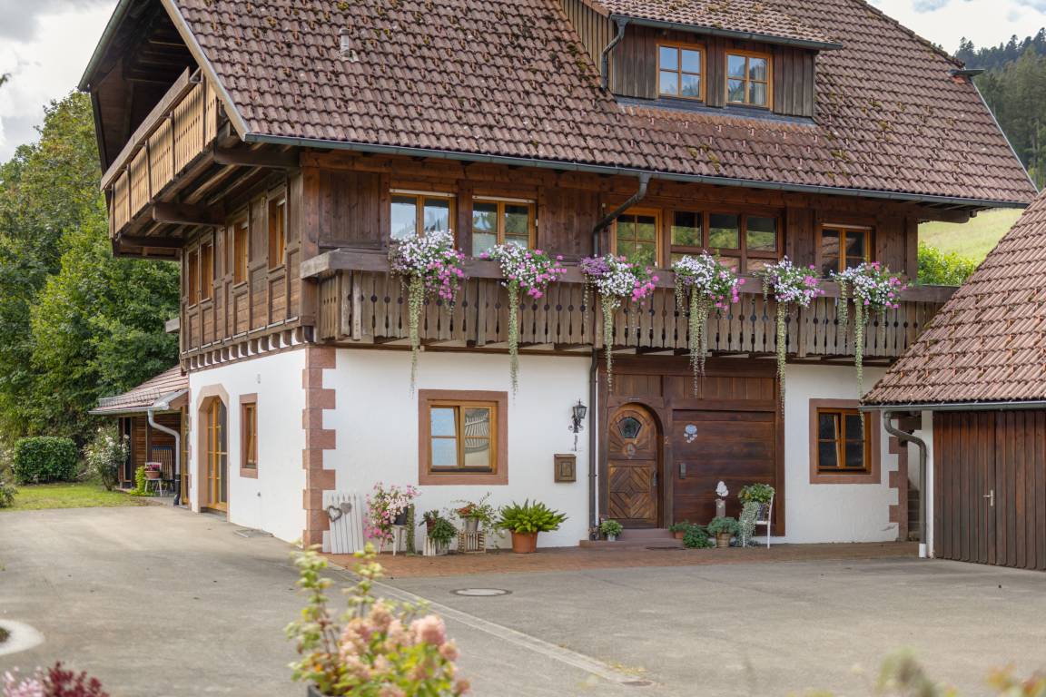 56 M² Ferienwohnung ∙ 1 Schlafzimmer ∙ 4 Gäste - Alpirsbach