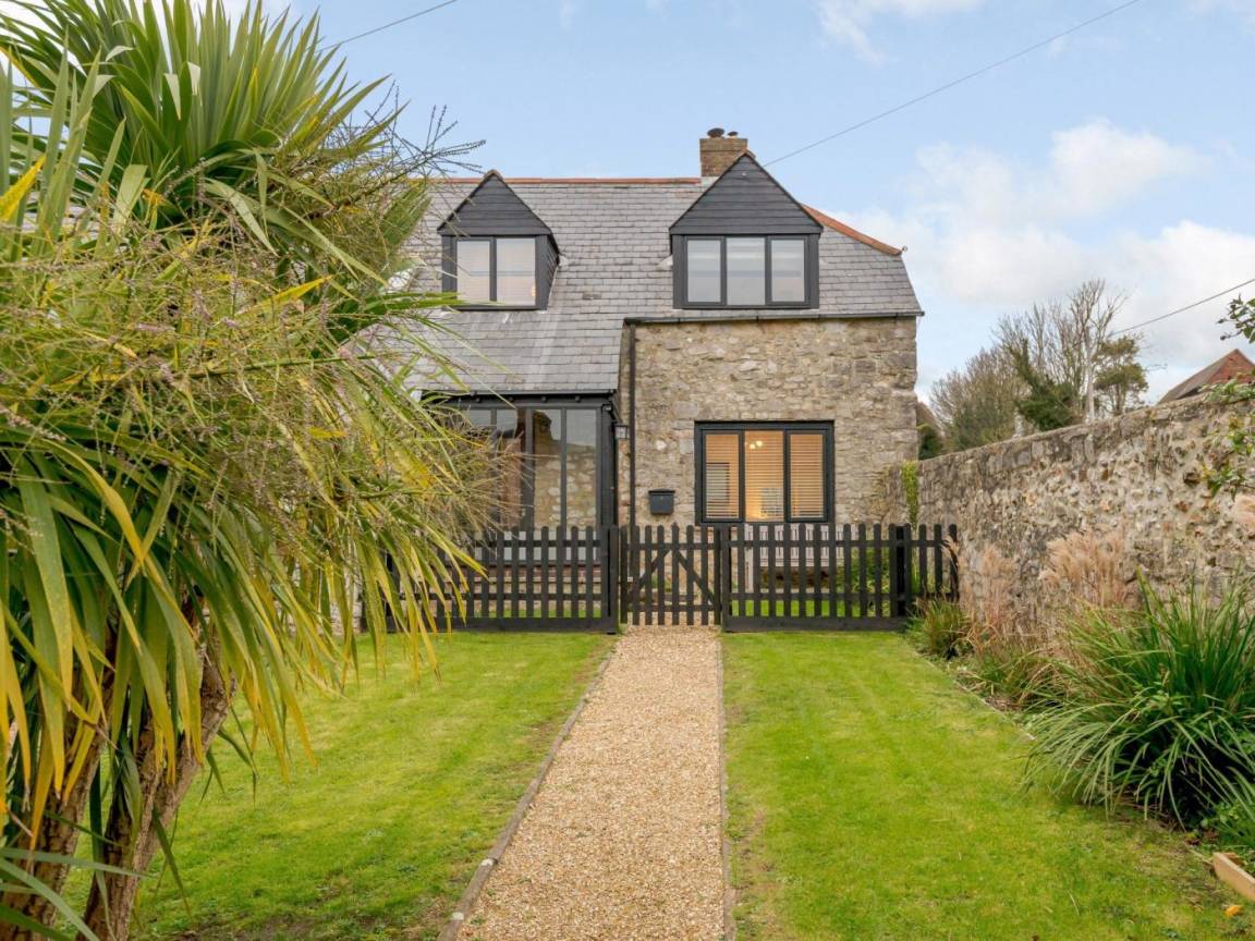 Cottage ∙ 2 Bedrooms ∙ 4 Guests - Lulworth Cove