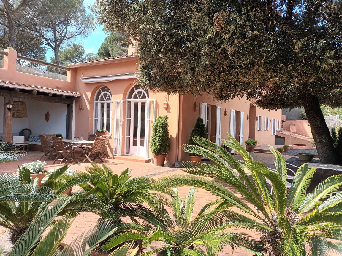 126 M² Bed & Breakfast ∙ 2 Habitaciones ∙ 4 Huéspedes - Granollers