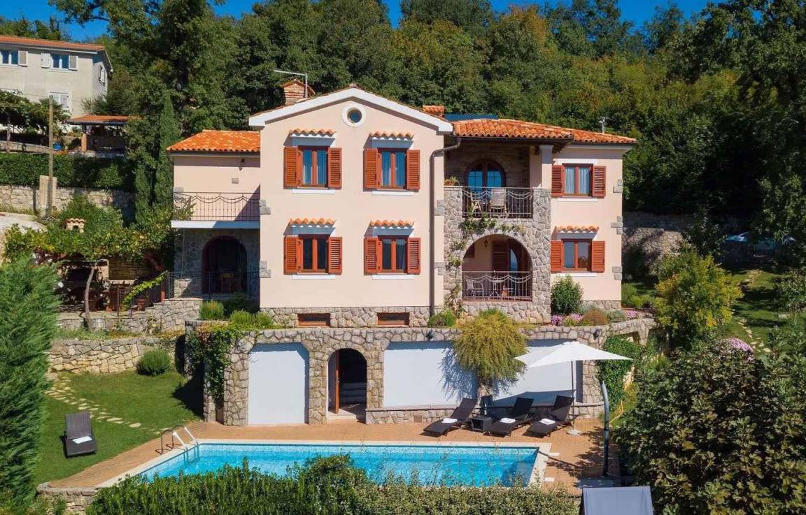 300 M² House ∙ 4 Bedrooms ∙ 8 Guests - Opatija