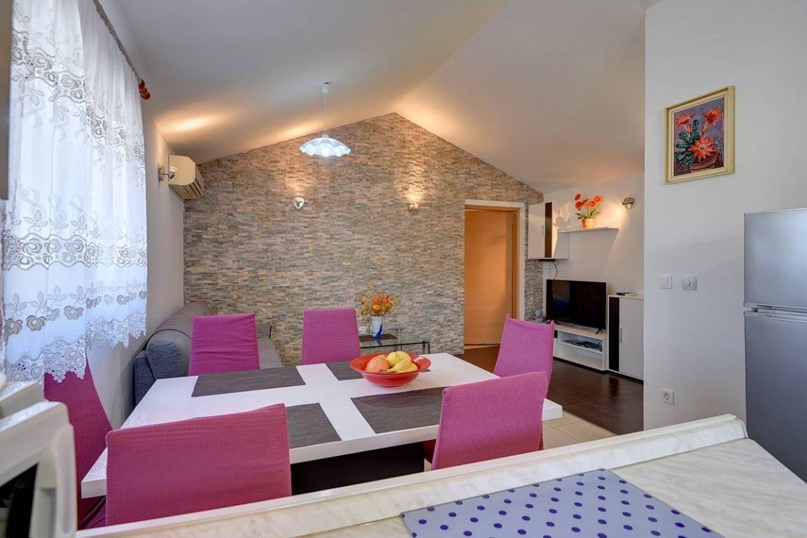 68 M² Ferienhaus ∙ 2 Schlafzimmer ∙ 5 Gäste - Ližnjan