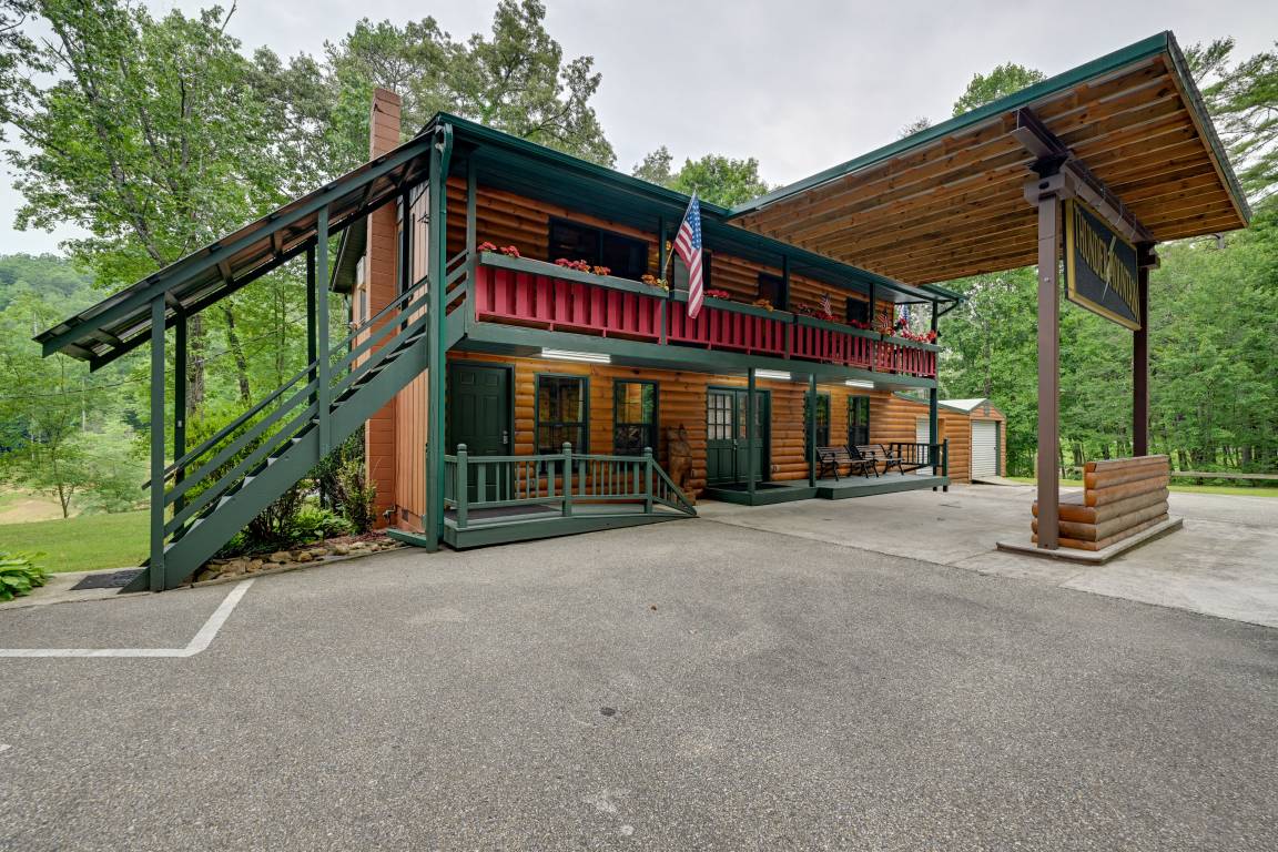 111 M² House ∙ 2 Bedrooms ∙ 4 Guests - Robbinsville, NC