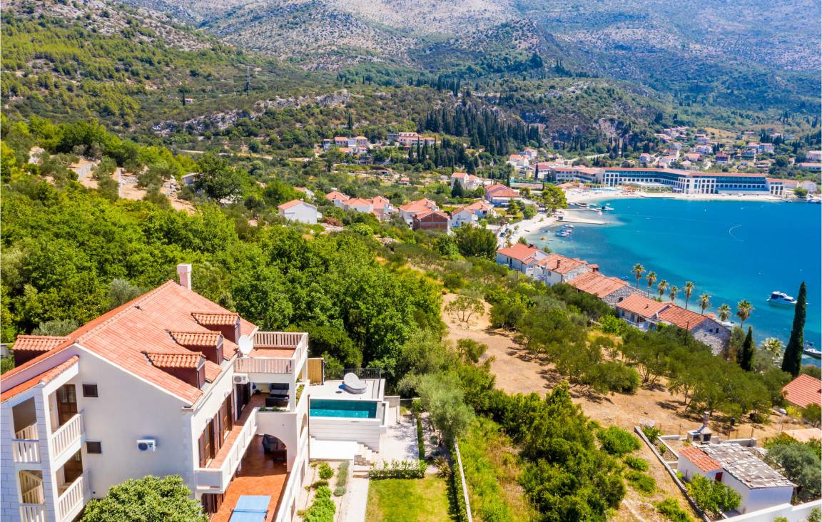 185 M² House ∙ 5 Bedrooms ∙ 10 Guests - Slano