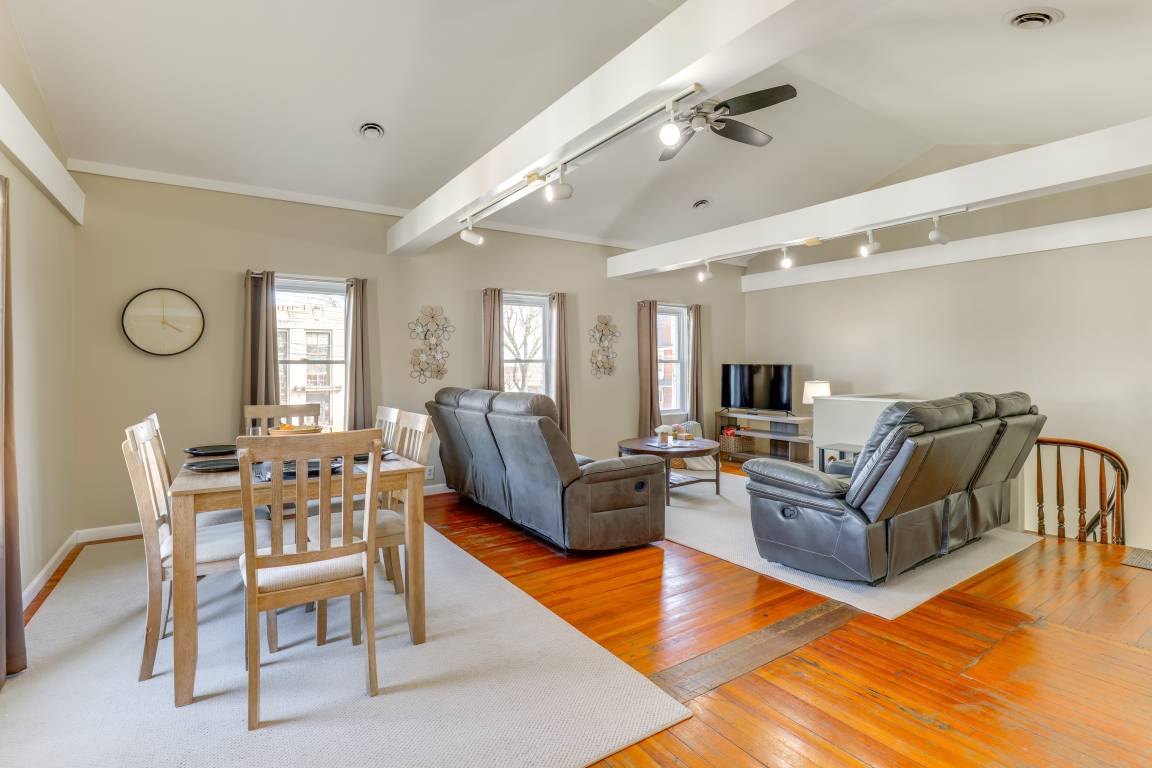 92 M² Apartment ∙ 2 Bedrooms ∙ 6 Guests - Seneca Falls, NY