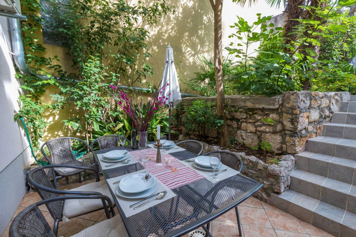 104 M² Ferienhaus ∙ 2 Schlafzimmer ∙ 6 Gäste - Crikvenica