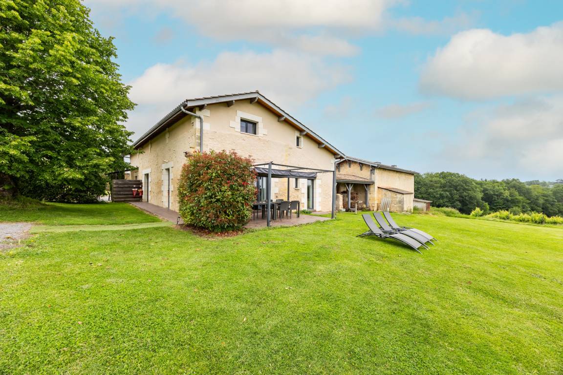 150 M² Villa ∙ 5 Chambres ∙ 9 Personnes - Bordeaux