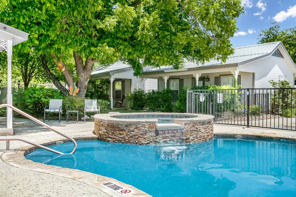 Apartment ∙ 1 Bedroom ∙ 2 Guests - Fredericksburg, TX