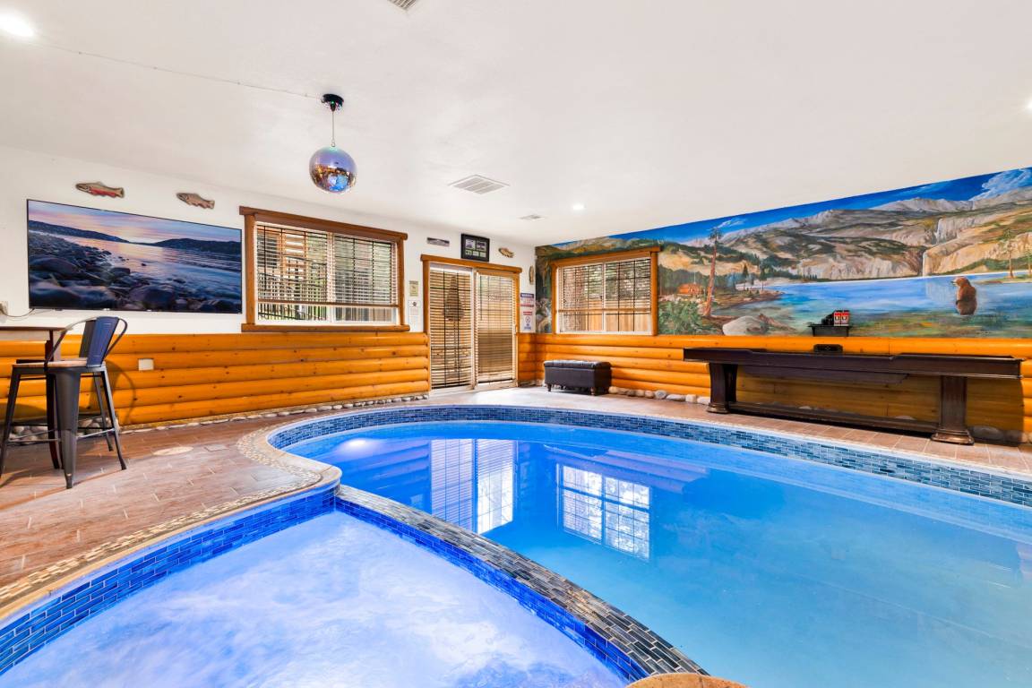 235 M² Cabin ∙ 5 Bedrooms ∙ 10 Guests - Big Bear, CA