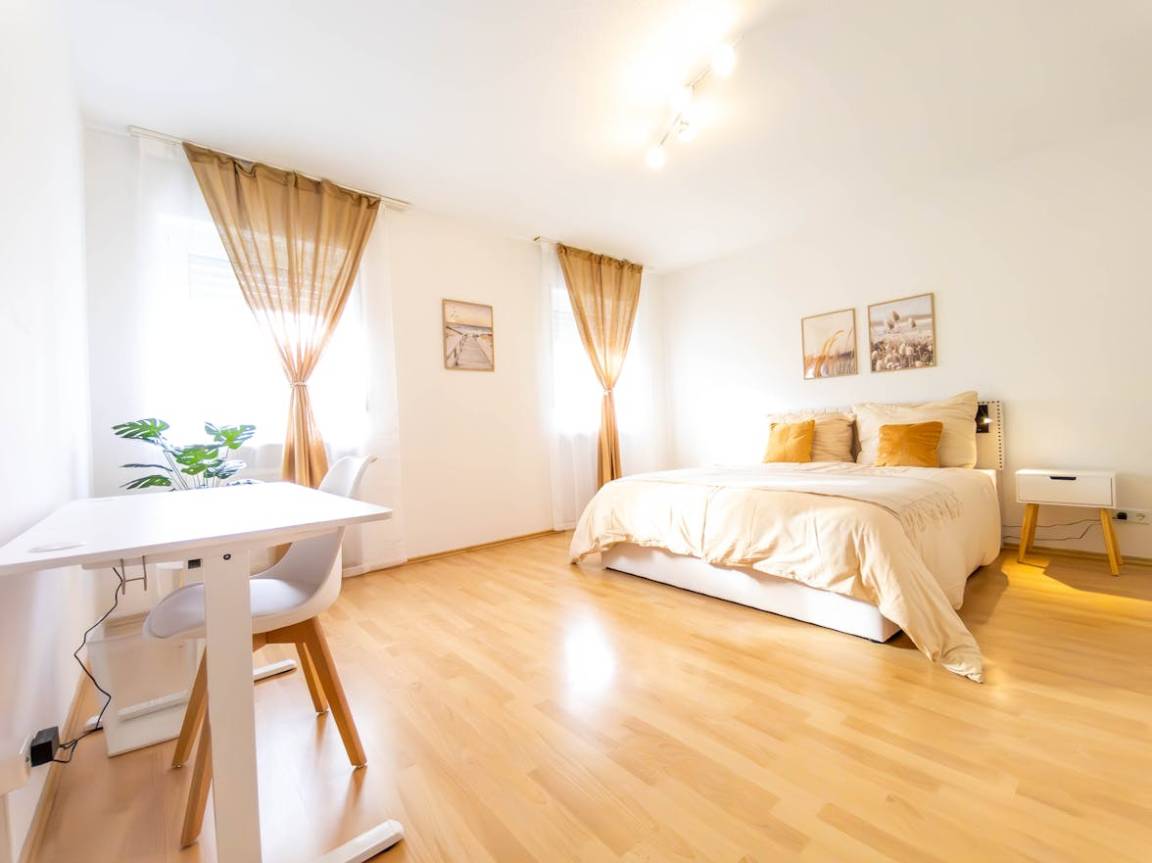 63 M² Ferienwohnung ∙ 1 Schlafzimmer ∙ 2 Gäste - Saarbrücken