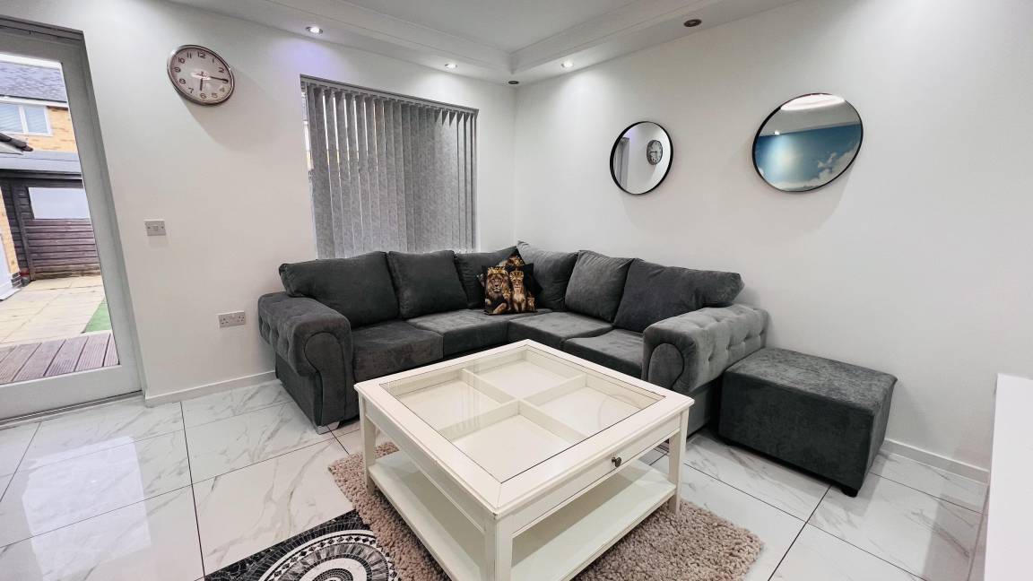 90 M² House ∙ 3 Bedrooms ∙ 6 Guests - Brentford