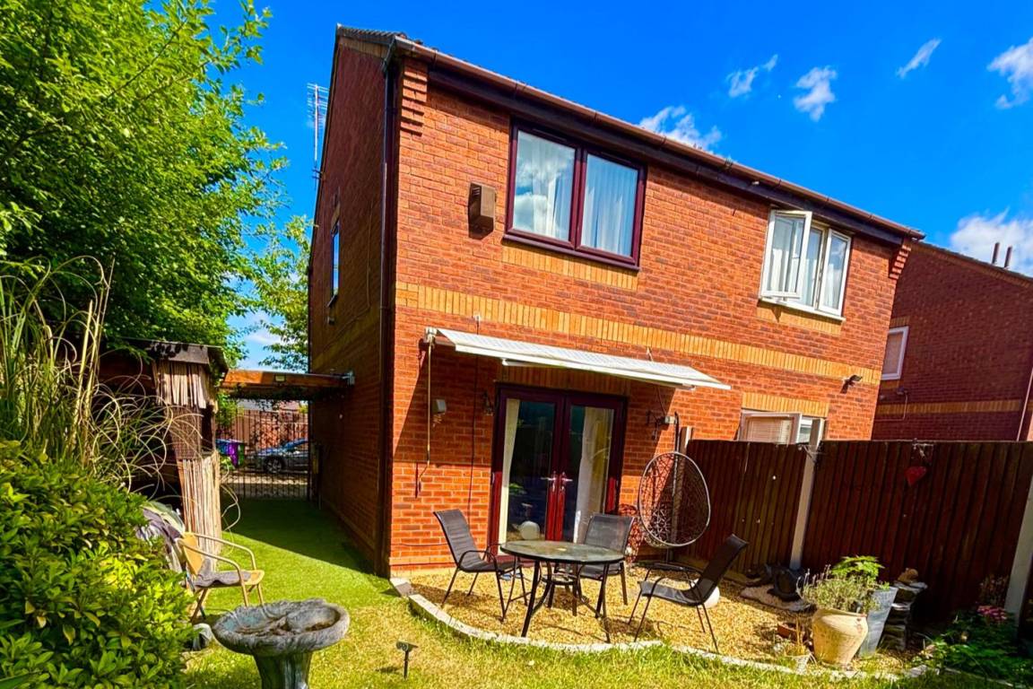 65 M² House ∙ 2 Bedrooms ∙ 4 Guests - Liverpool