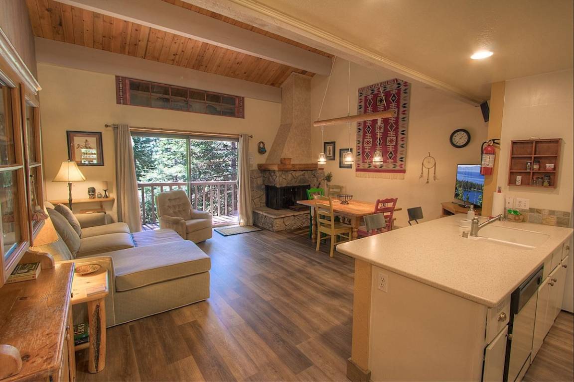 146 M² Condo ∙ 3 Bedrooms ∙ 6 Guests - Kings Beach, CA